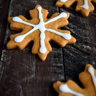 Butterscotch Gingerbread Cookies Recipe {Merry Christmas} - Dine and Dish